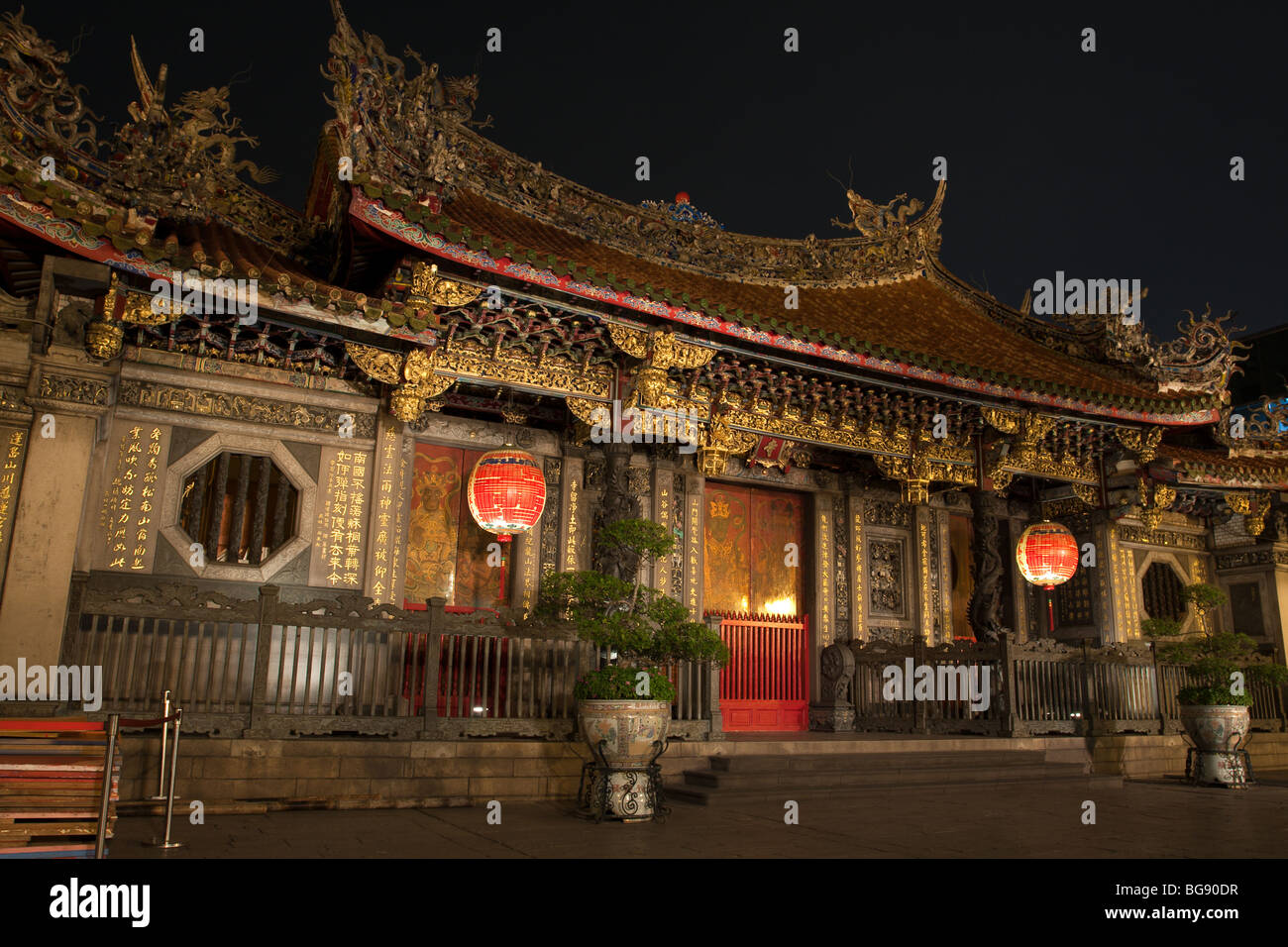 Lungshan (aka Longshan) Temple, historic Buddhist and Taoist temple ...