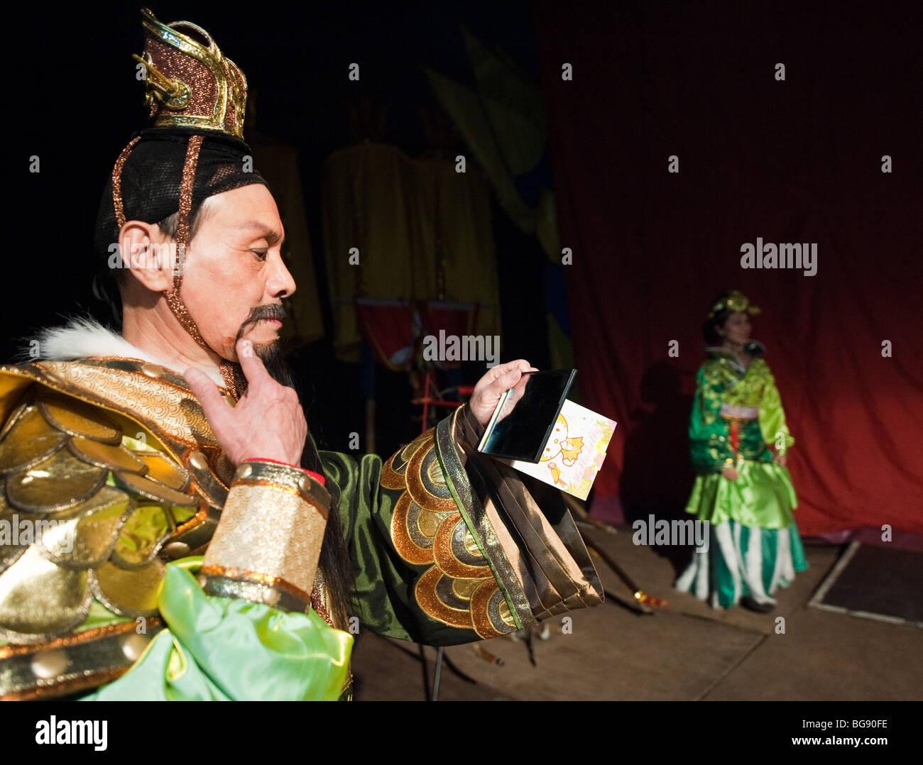 Chinese circus performer hi-res stock photography and images - Alamy