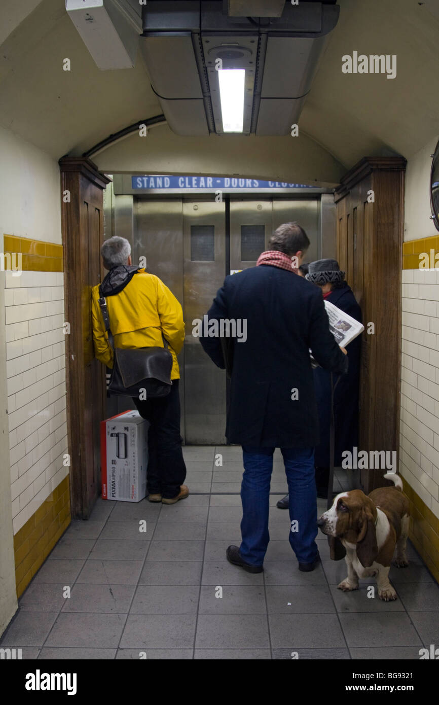 Lift doors hi-res stock photography and images - Alamy
