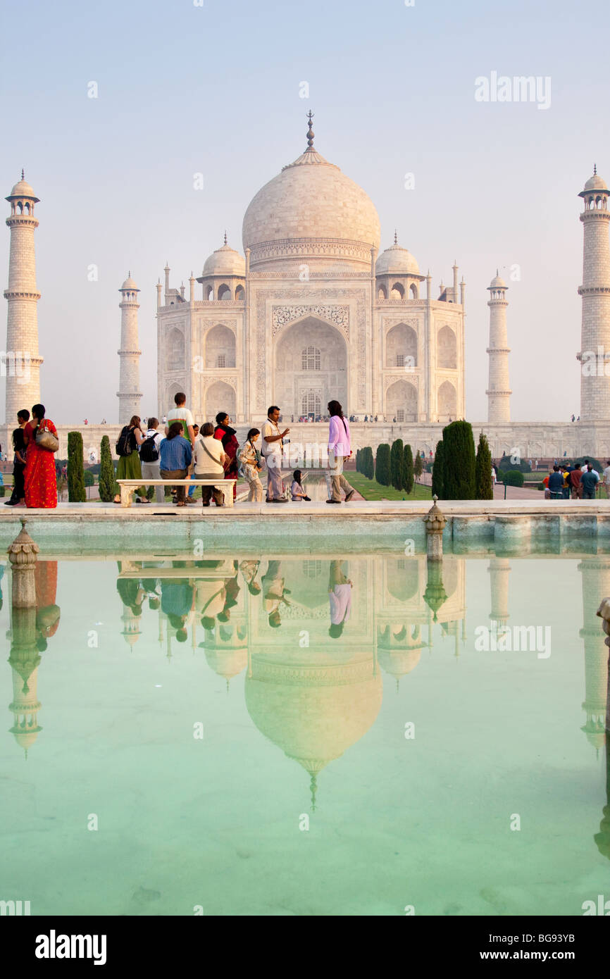 Taj mahal sunset vertical hi-res stock photography and images - Alamy