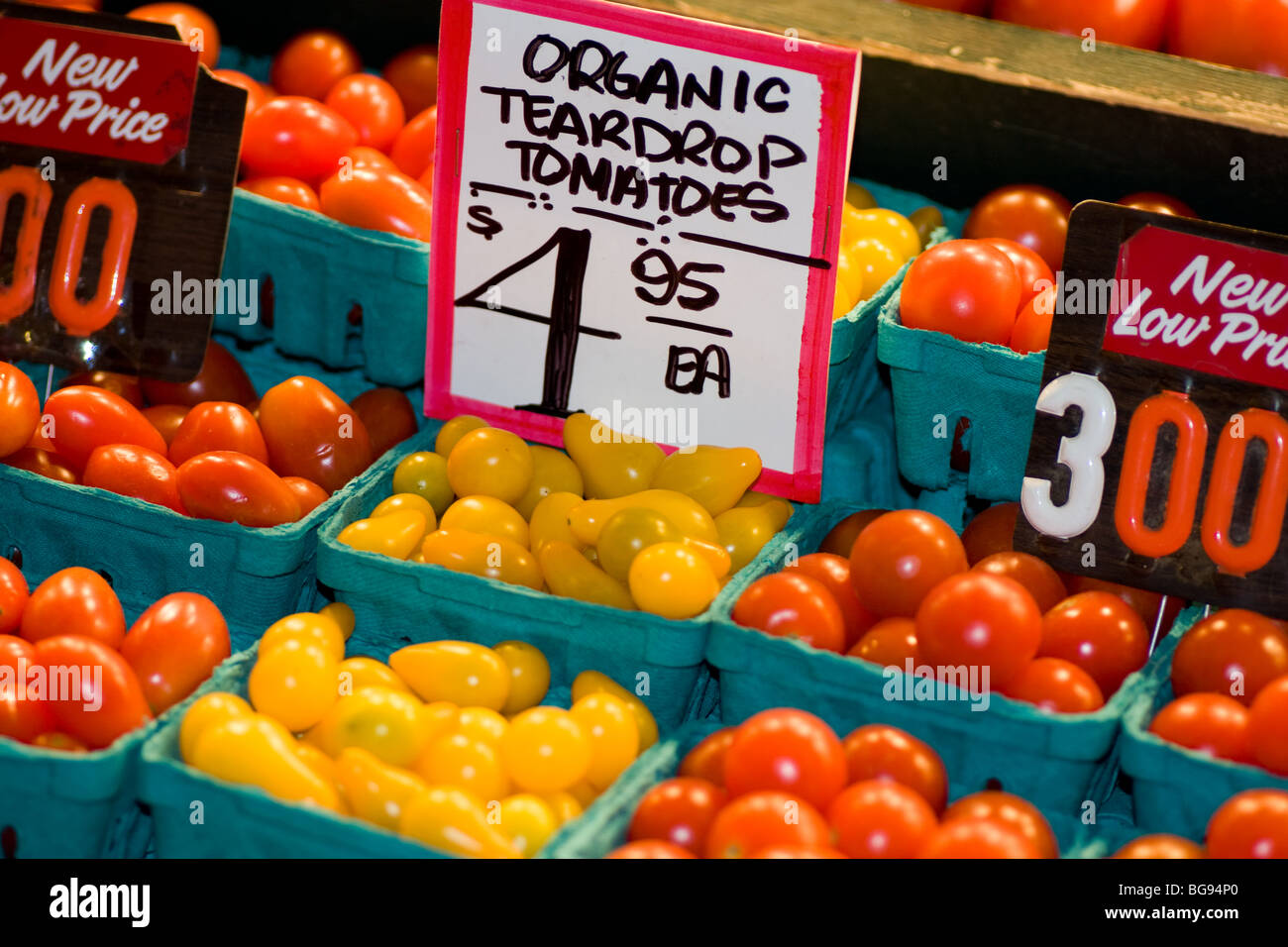Teardrop tomato hi-res stock photography and images - Alamy