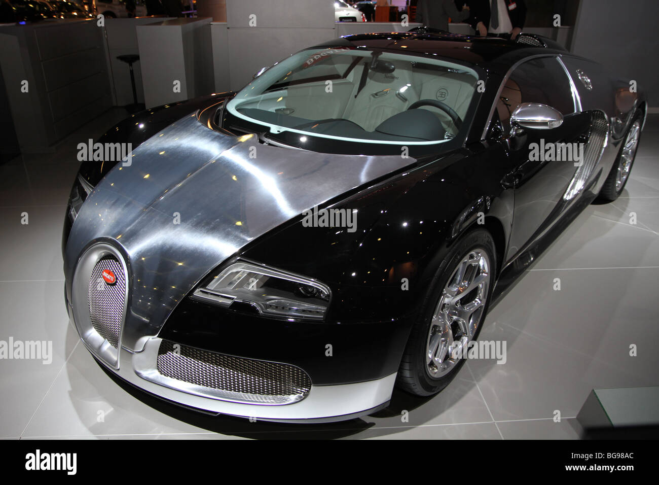 Bugatti veyron hi-res stock photography and images - Alamy