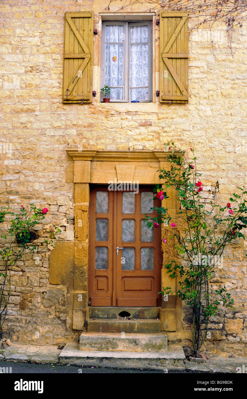 Montclera (46) : House Stock Photo - Alamy