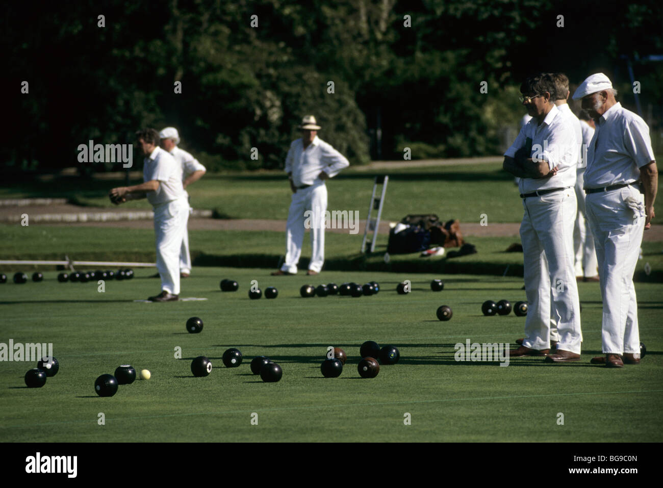 Two mens lawn bowling teams Stock Photo - Alamy