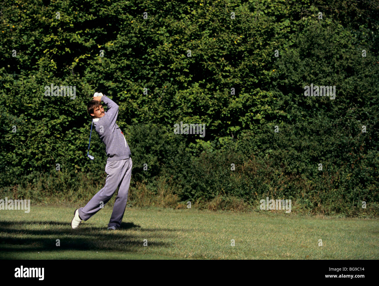 Golfer tees off on a golf course Stock Photo - Alamy