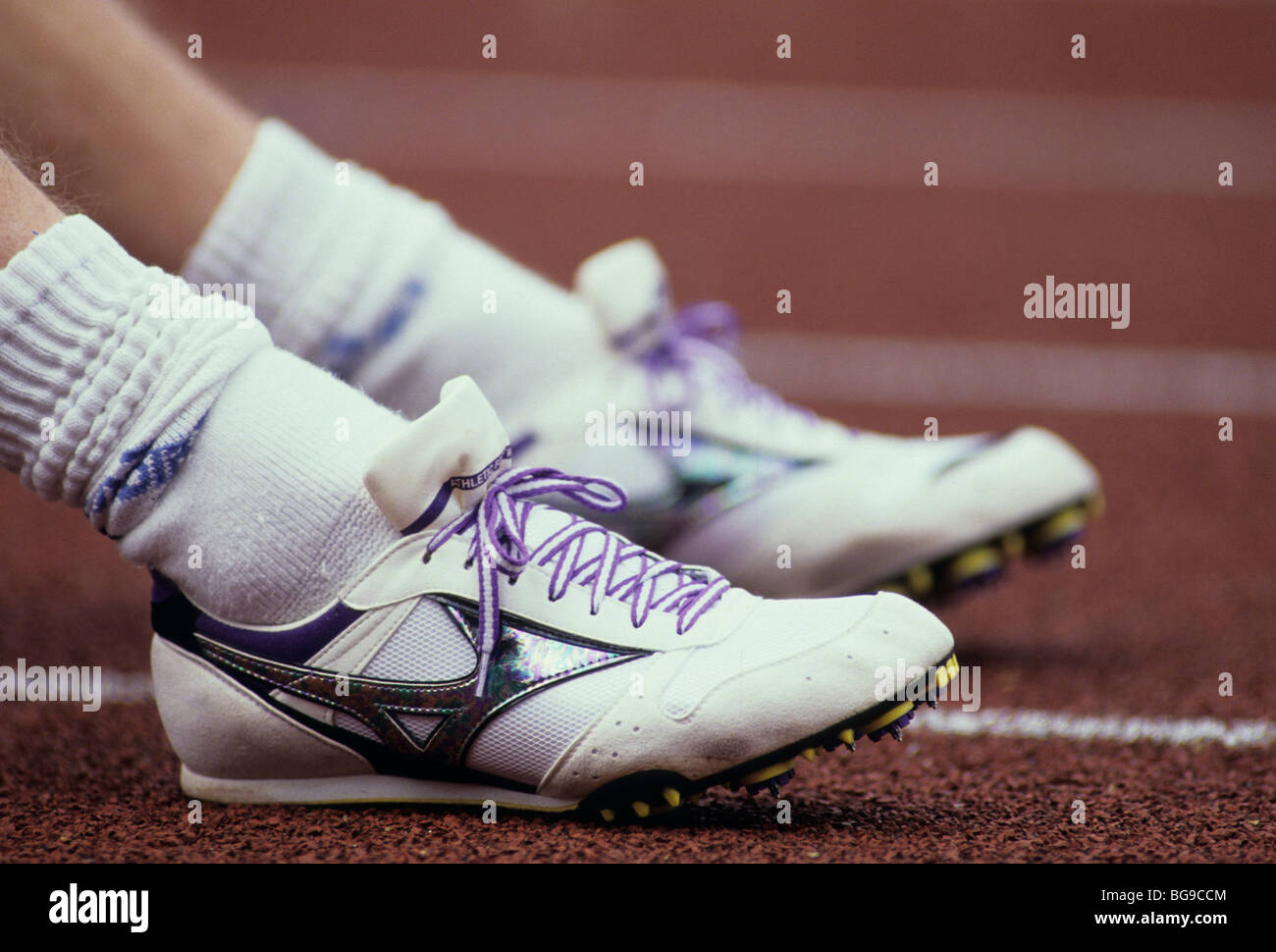Athlete feet on a running track Stock Photo - Alamy