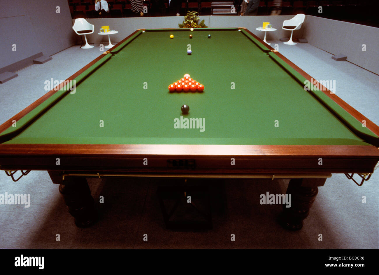 Snooker balls in formation on a snooker table Stock Photo - Alamy
