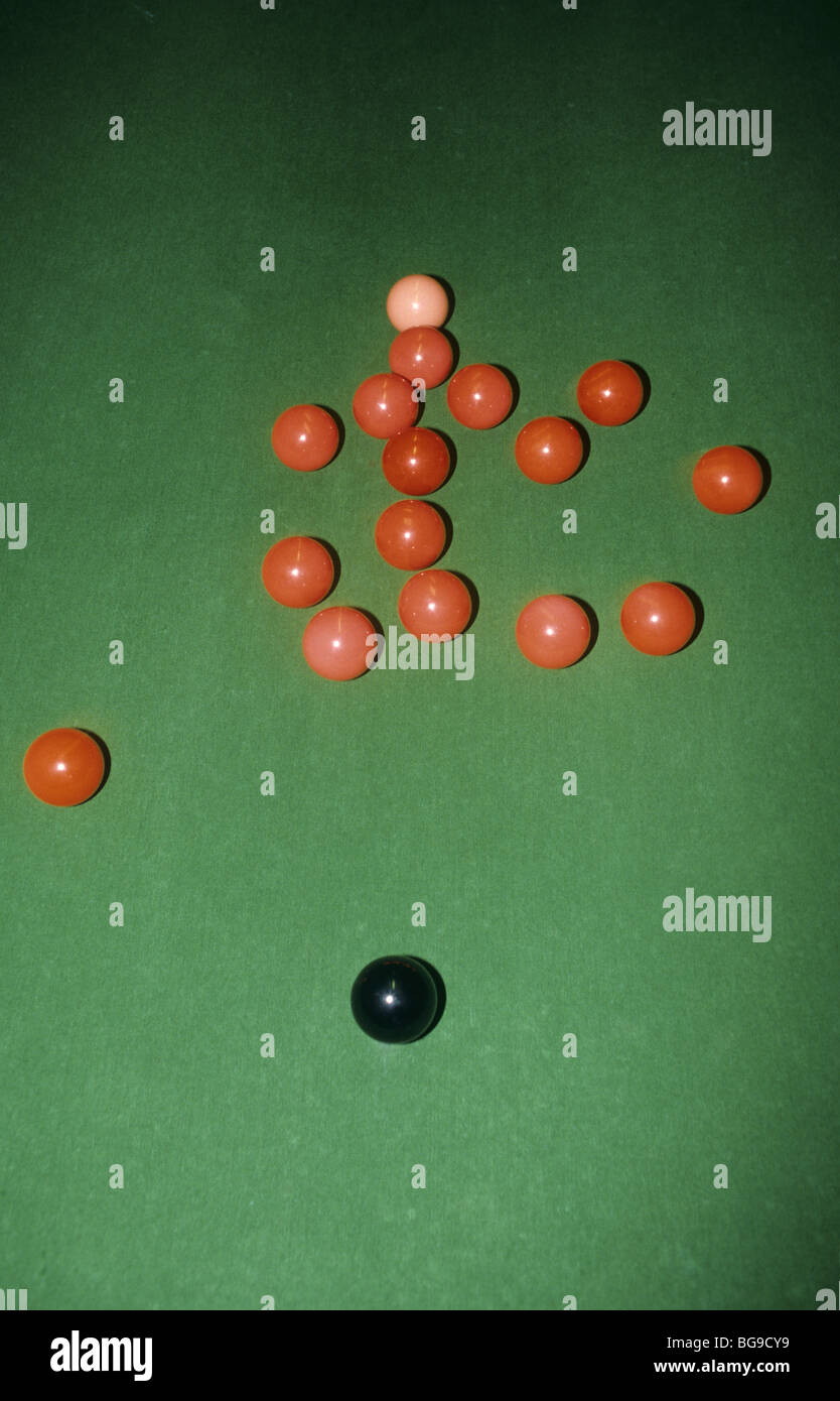 Broken rack of snooker balls Stock Photo - Alamy