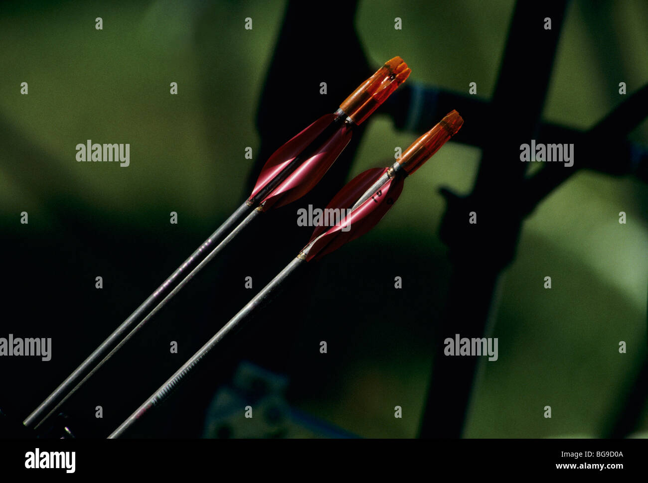 Two red arrows hi-res stock photography and images - Alamy