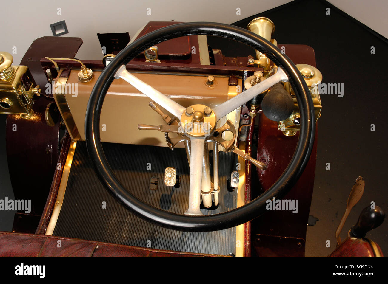 1902 vintage peugeot car hi-res stock photography and images - Alamy