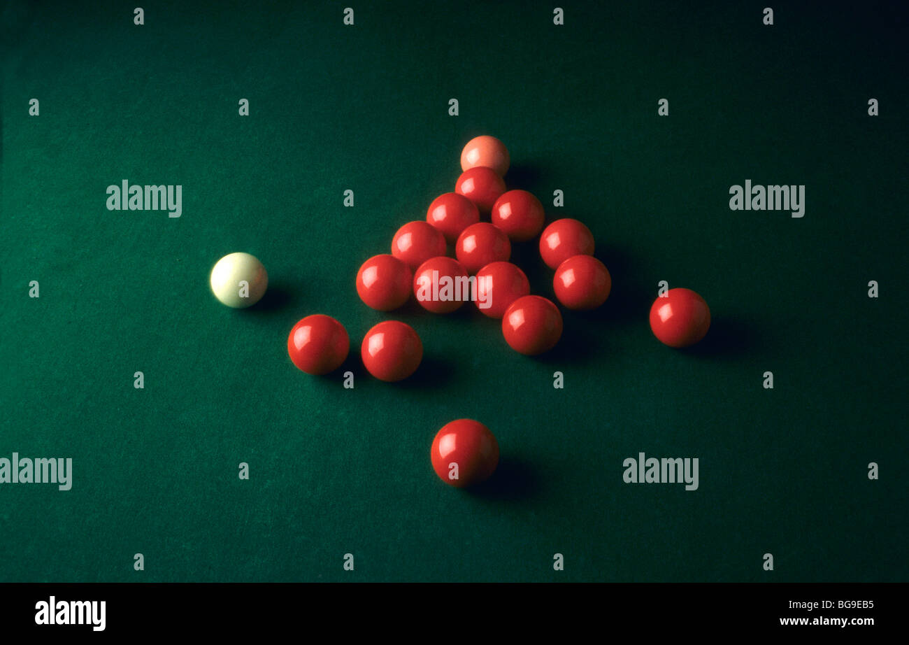 Broken rack of snooker balls Stock Photo - Alamy