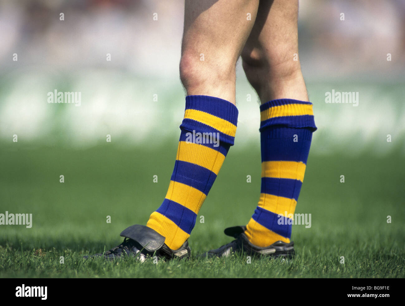 Low profile of a rugby player Stock Photo - Alamy