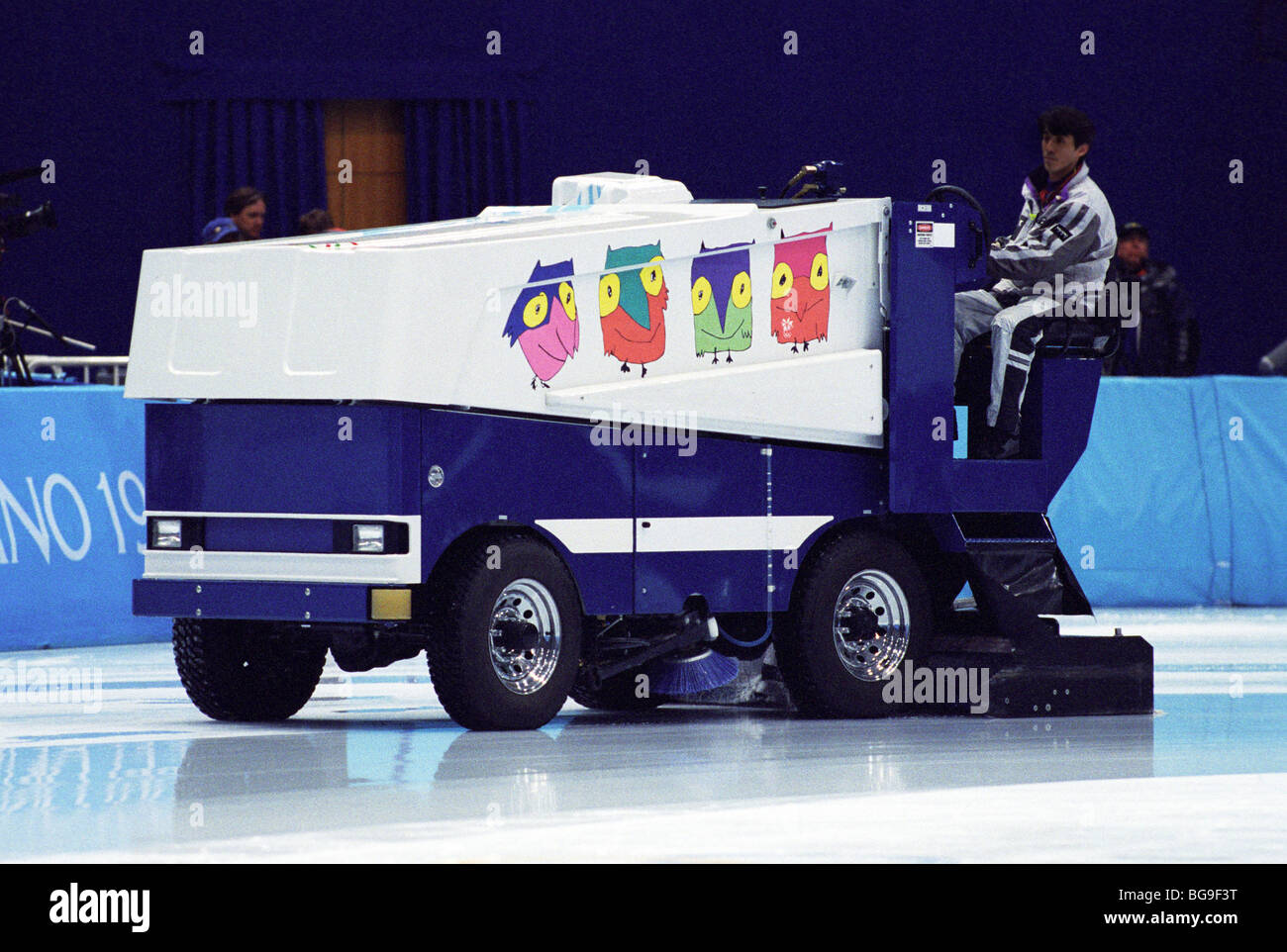 Ice hockey zamboni hi-res stock photography and images - Alamy