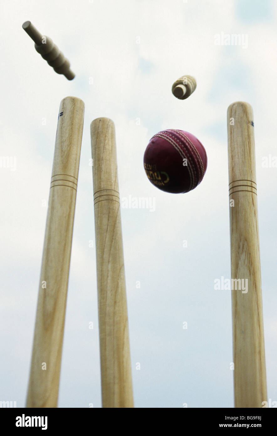 Close up of red cricket ball striking the stumps Stock Photo - Alamy