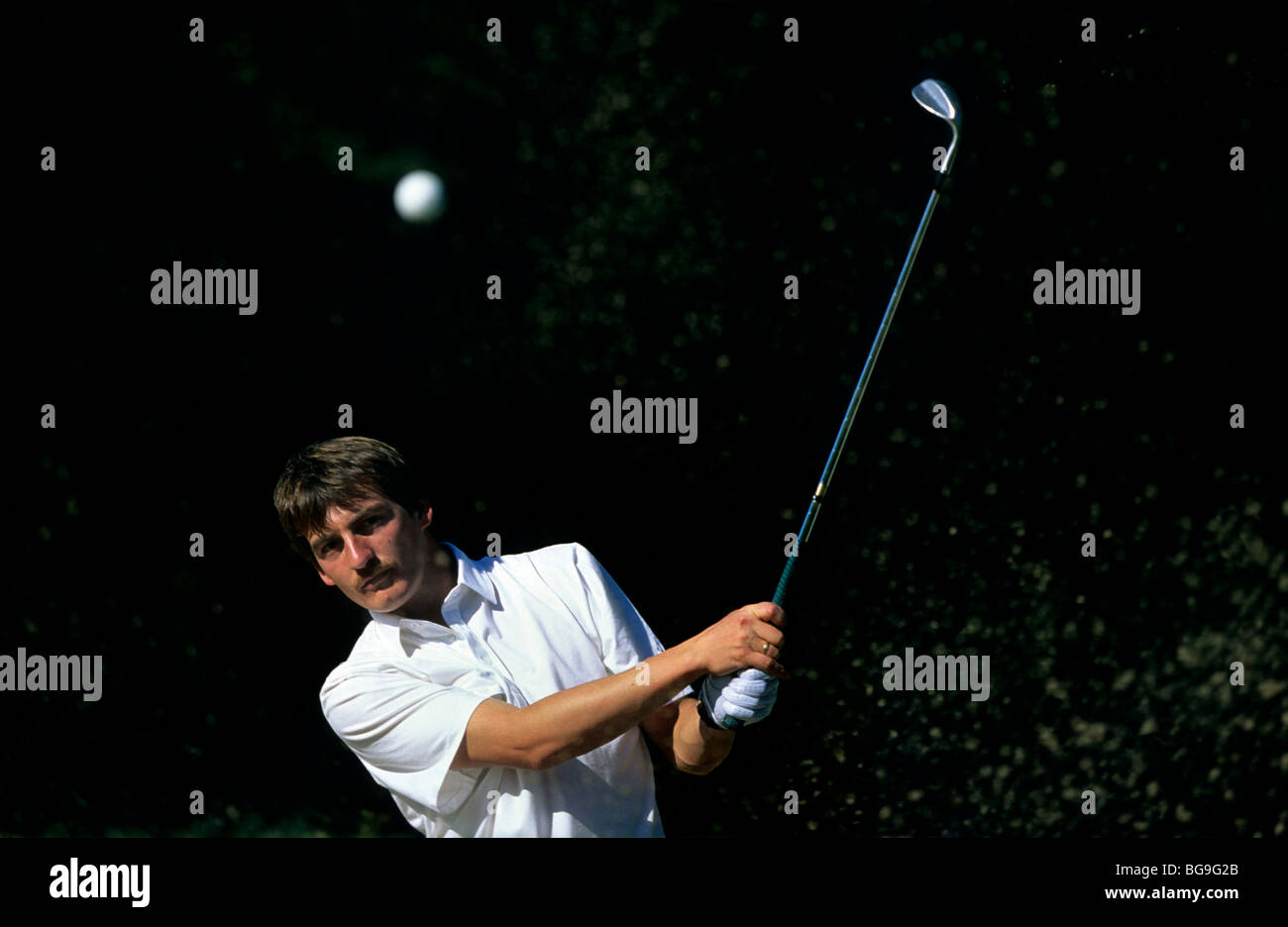 Golfer chips the ball out of the bunker Stock Photo - Alamy