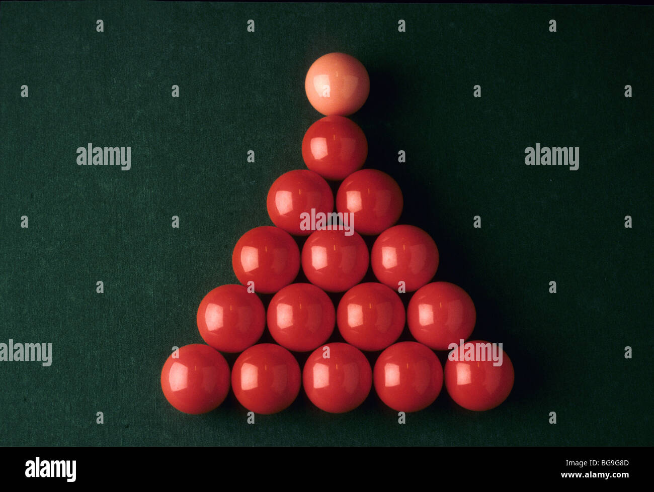 Red snooker balls in formation Stock Photo - Alamy