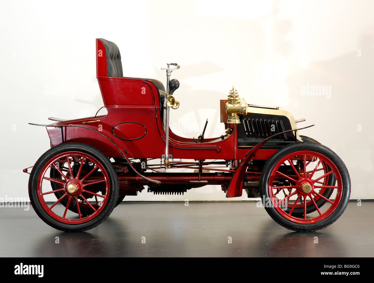 1903 crestmobile hi-res stock photography and images - Alamy