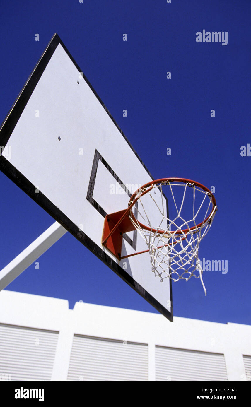 Outdoor basketball hoop Stock Photo - Alamy