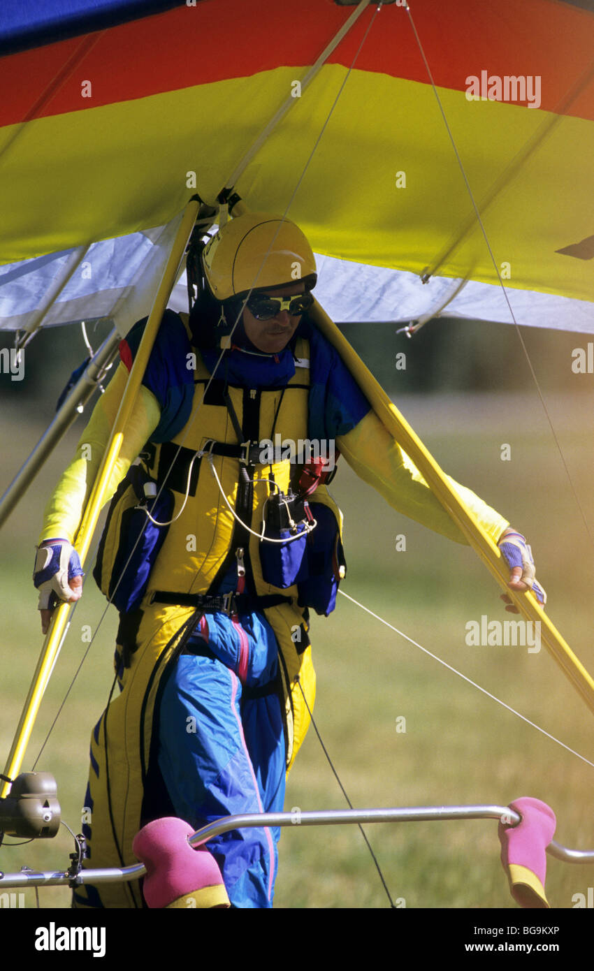Close up of a hang glider on the ground Stock Photo - Alamy