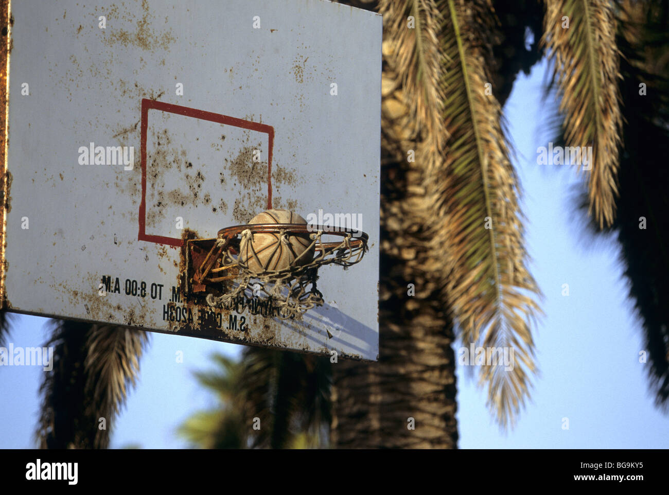 Dropping net hi-res stock photography and images - Alamy