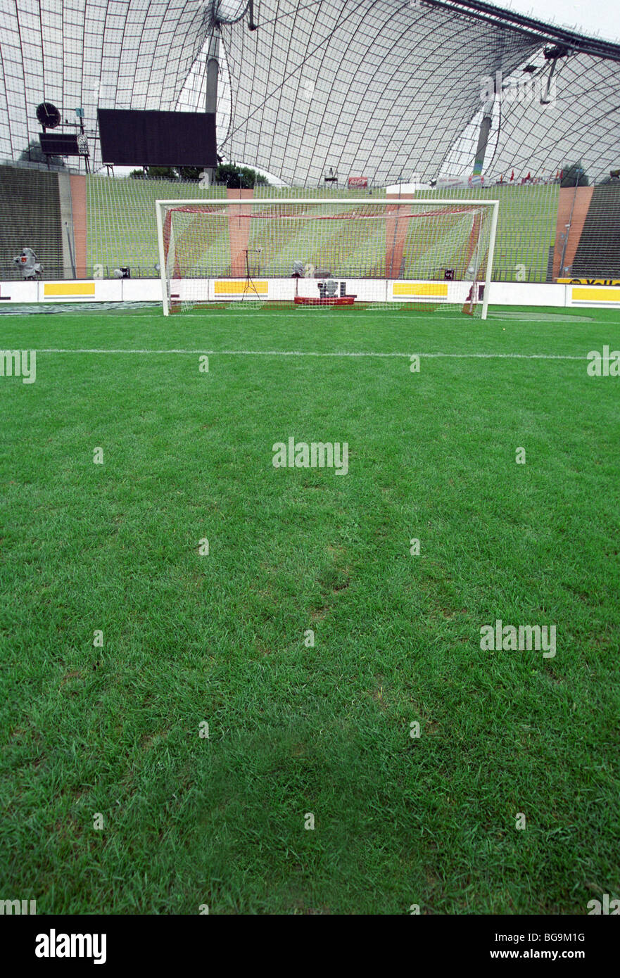 Outdoor football pitch hi-res stock photography and images - Alamy