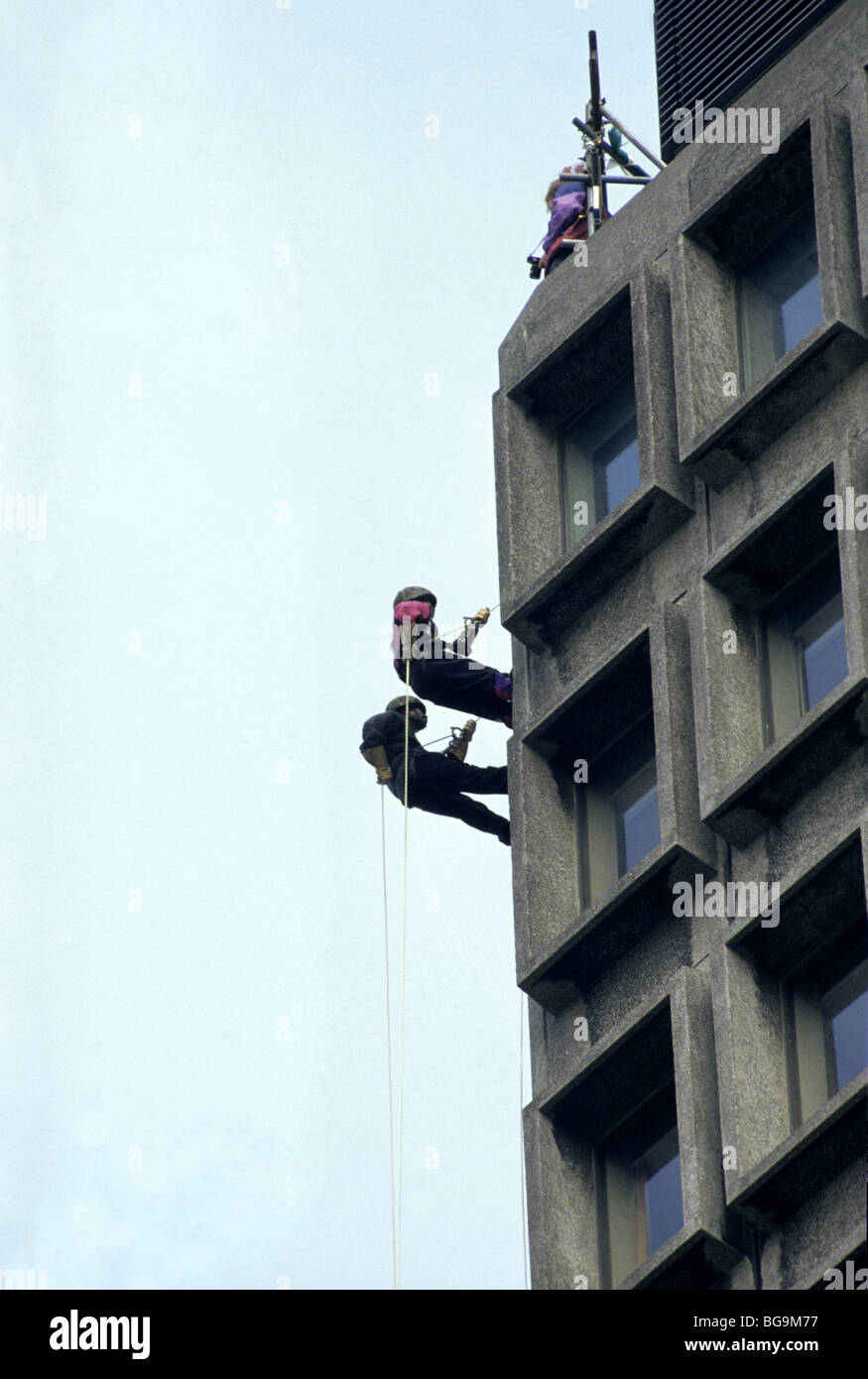 Two men abseiling a building Stock Photo - Alamy