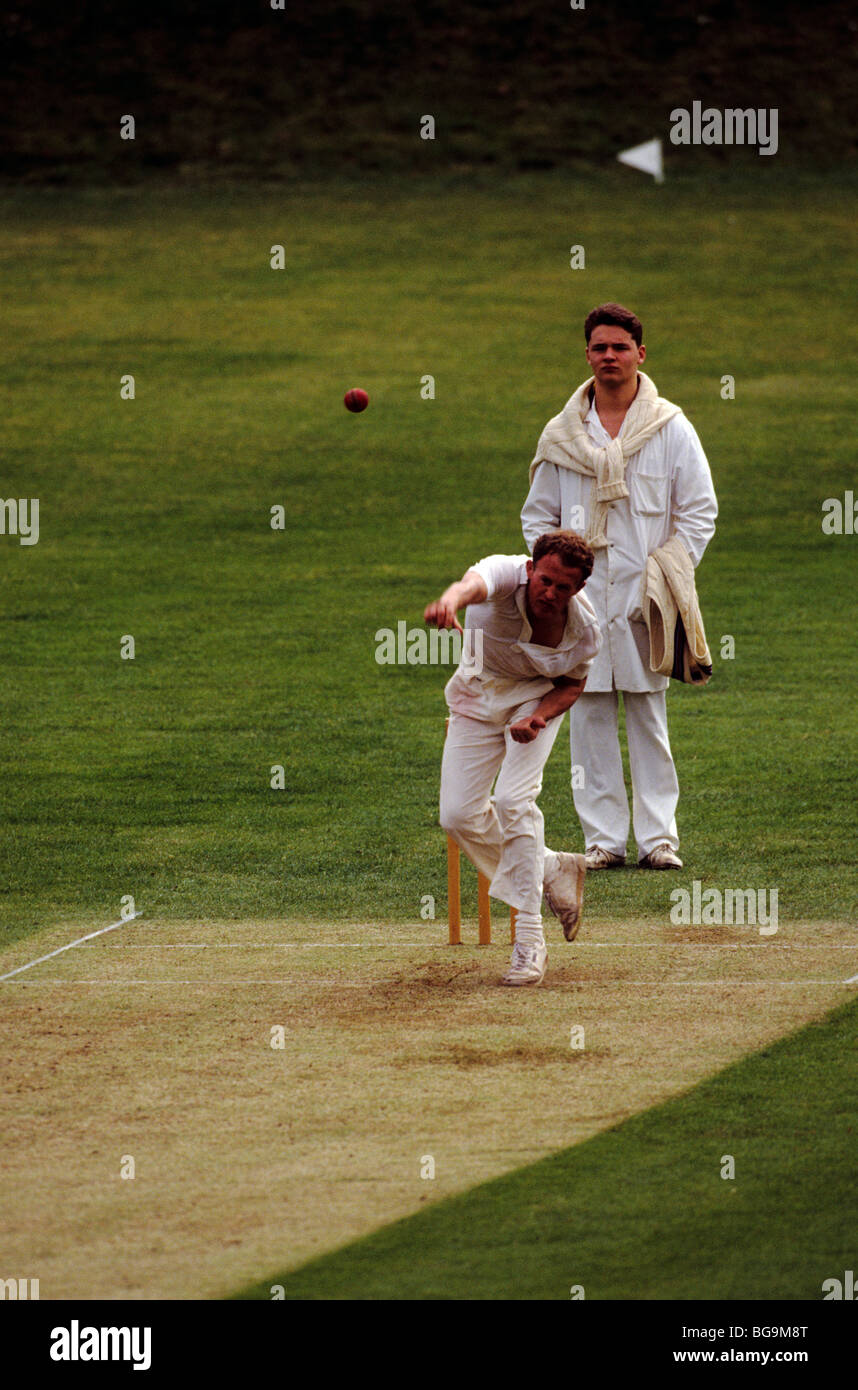 Cricketer bowling the ball Stock Photo - Alamy