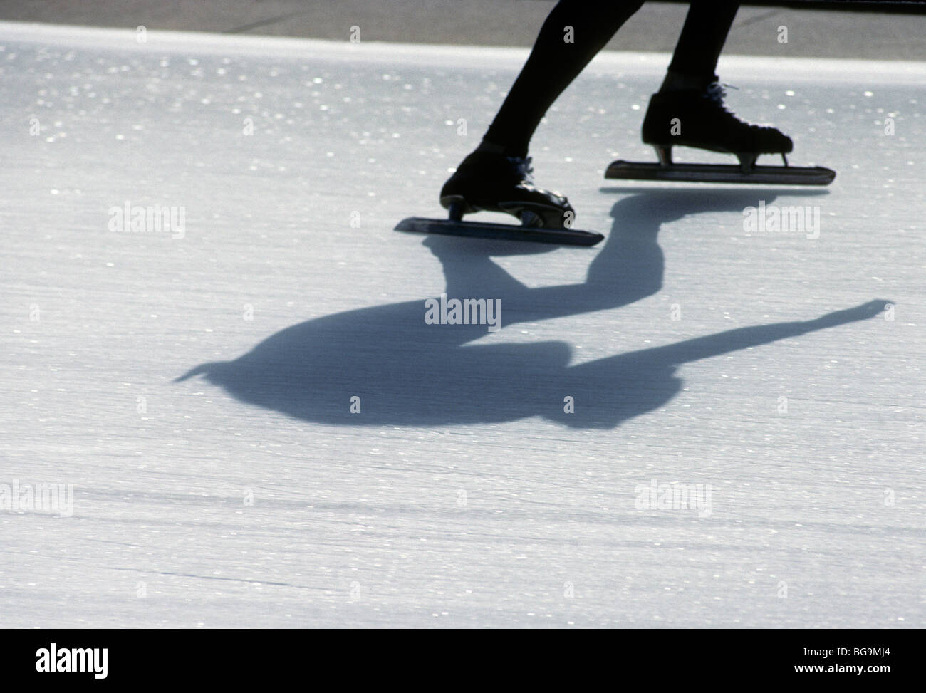 Low profile of a speed skater Stock Photo - Alamy