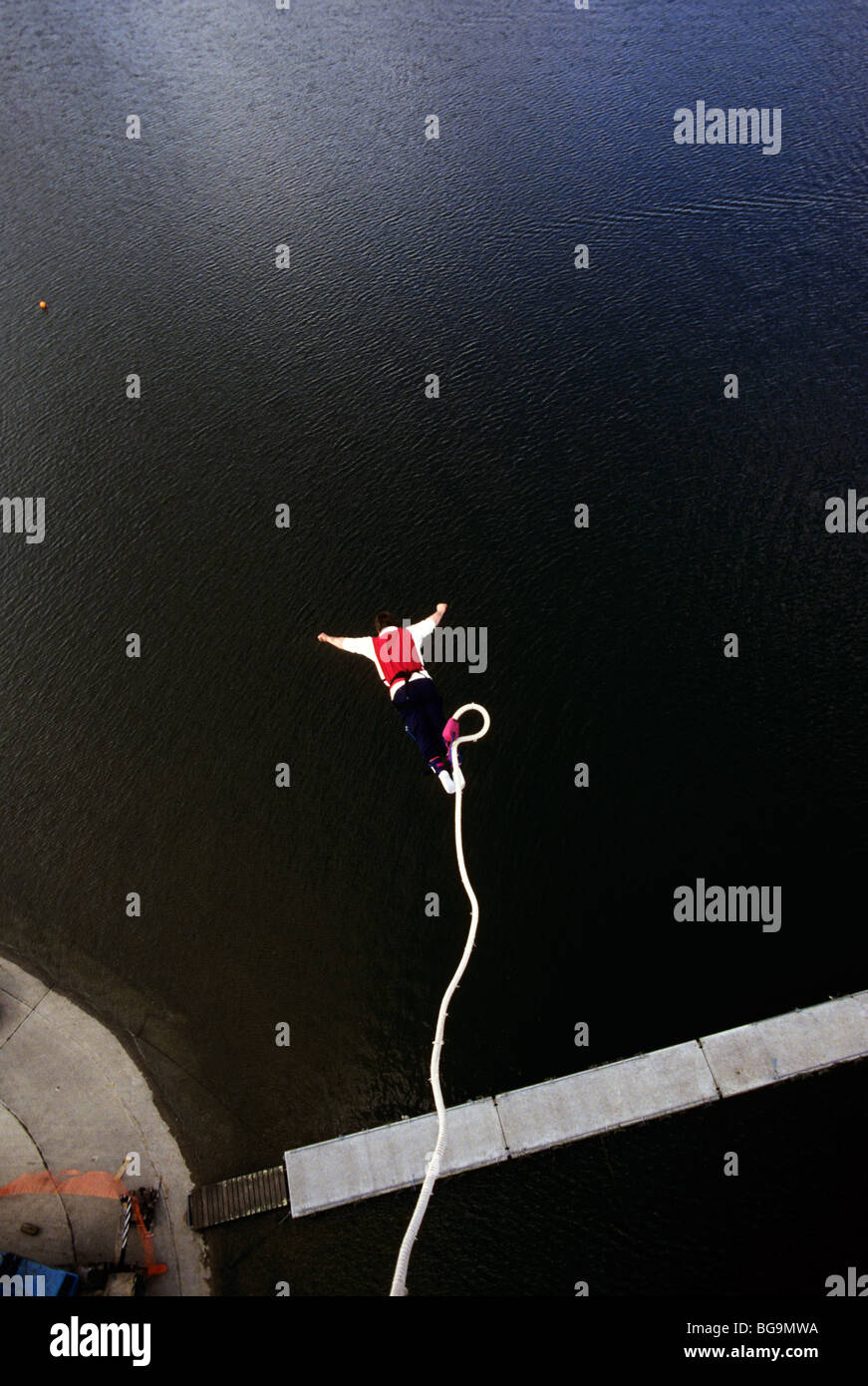 Bungee jumping over water Stock Photo - Alamy