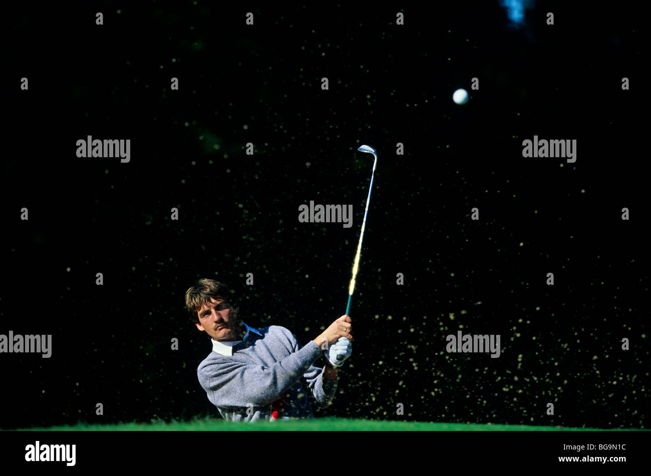 Golfer chips the ball out of the bunker Stock Photo - Alamy