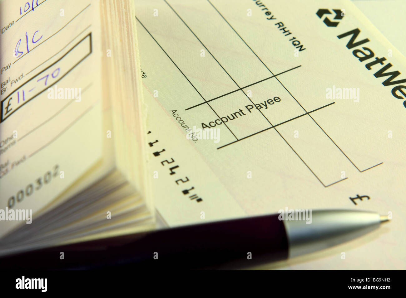 blank cheque, biro and chequebook stubs Stock Photo - Alamy