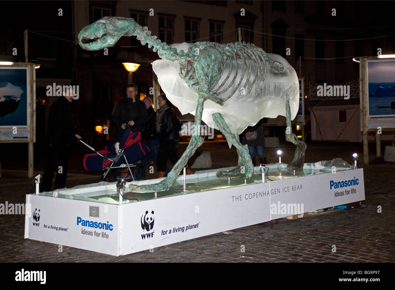 COP15. The Melting Ice Bear by Mark Coreth. Copenhagen Stock Photo - Alamy