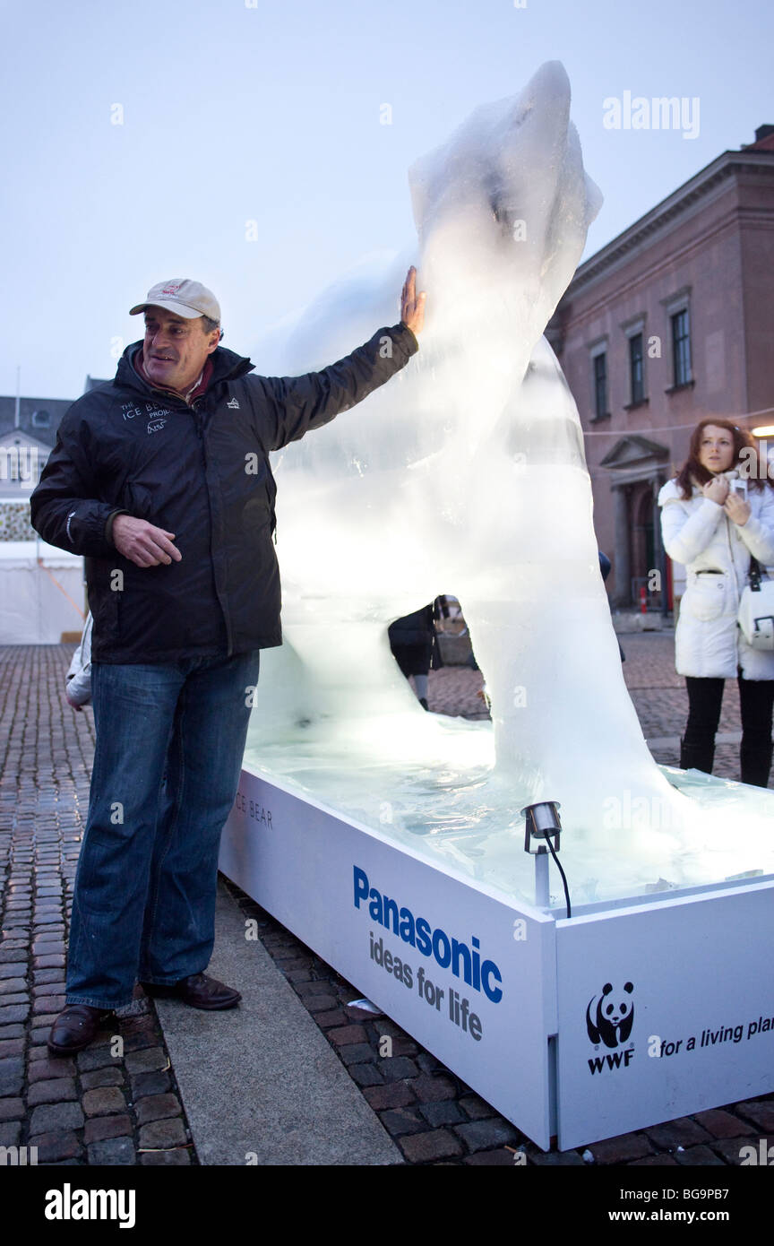 COP15. The Melting Ice Bear by Mark Coreth. Copenhagen Stock Photo - Alamy