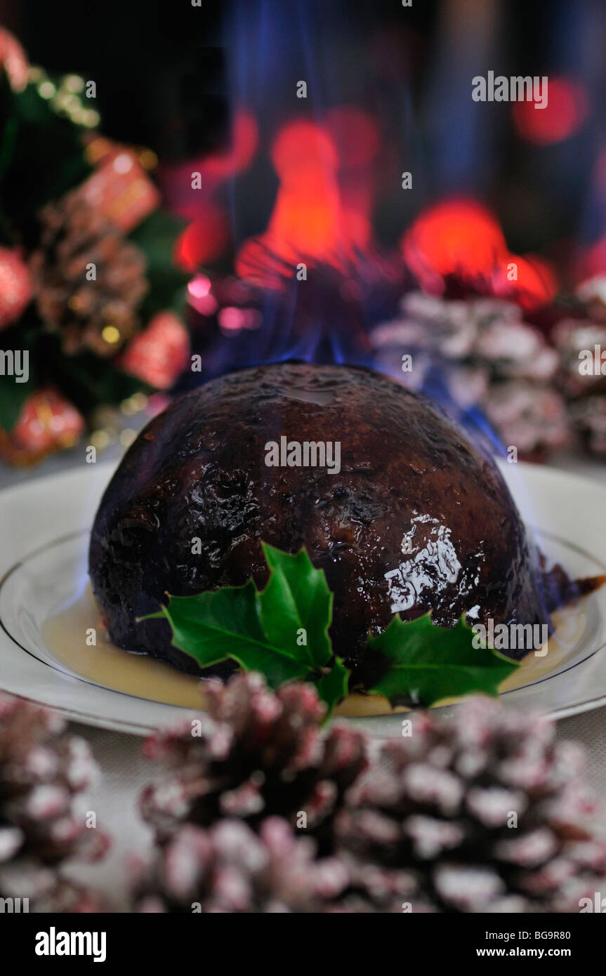 Flaming christmas pudding hi-res stock photography and images - Alamy