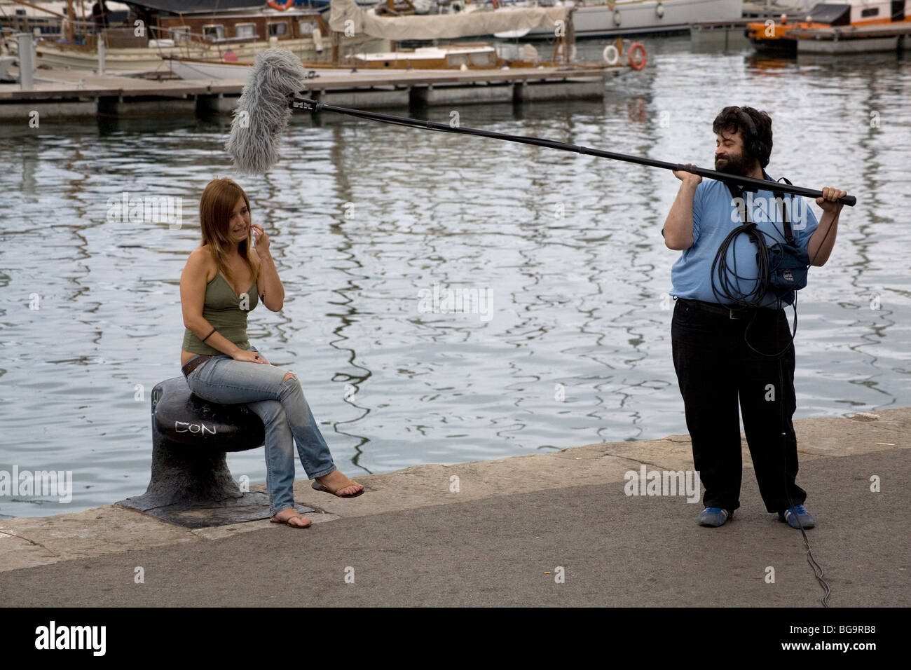 TV SHOW, OUTSIDE BROADCAST, SOUND BOOM: TV crew outside broadcast ...