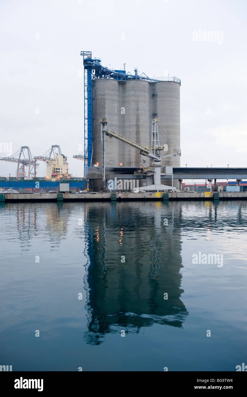 Modern silos hi-res stock photography and images - Alamy