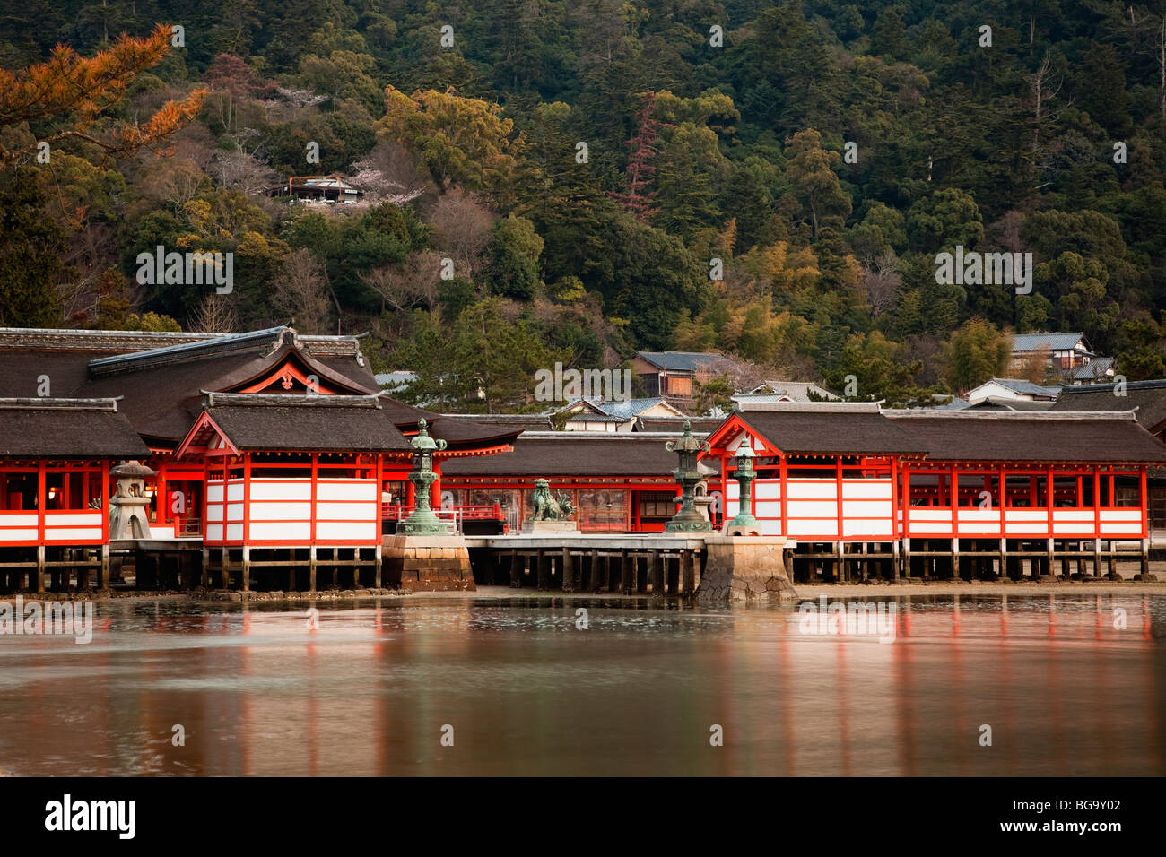 Itsukushima jinja shrine hi-res stock photography and images - Alamy