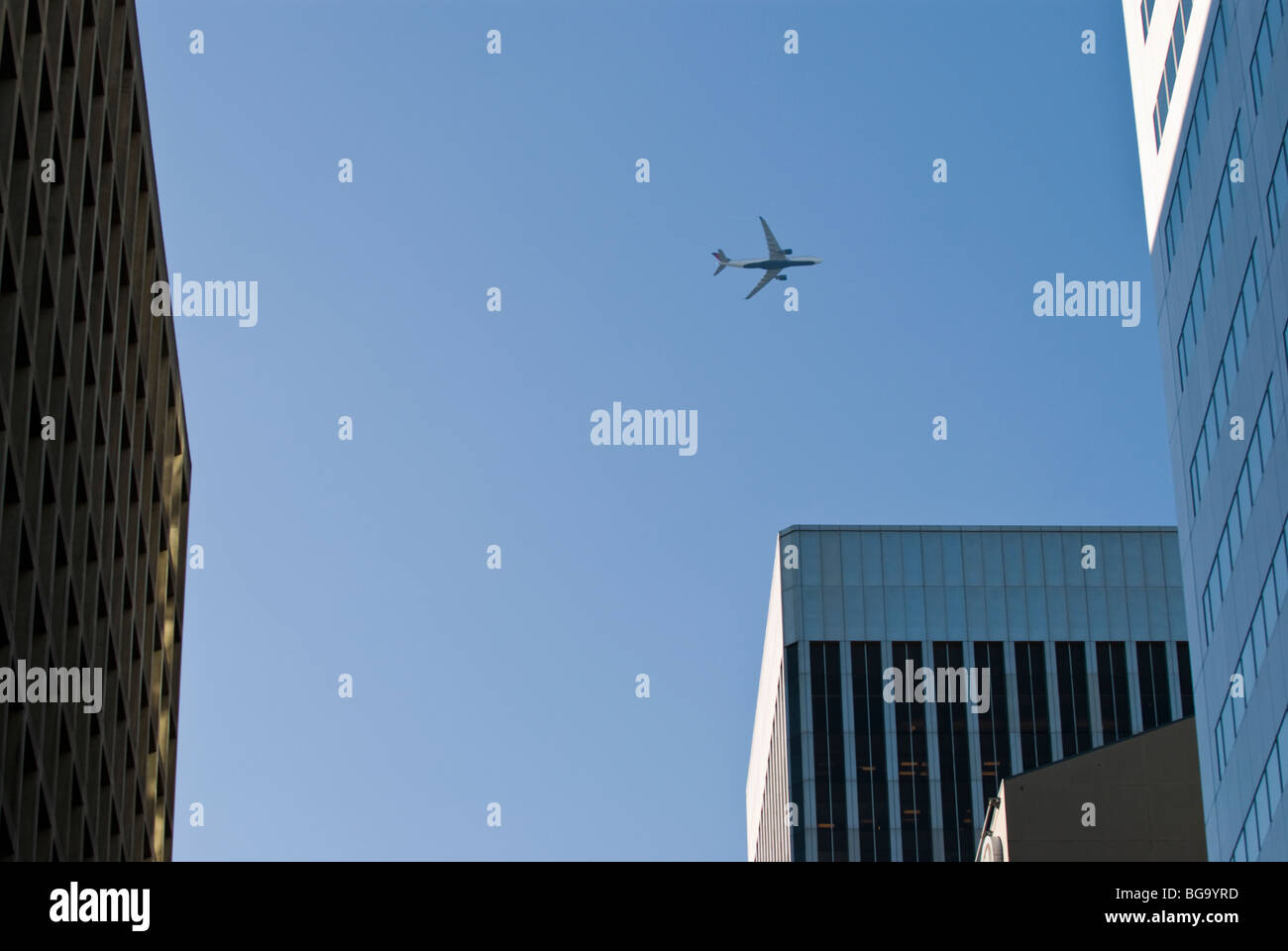 An airplane flies over downtown Seattle, Washington Stock Photo - Alamy