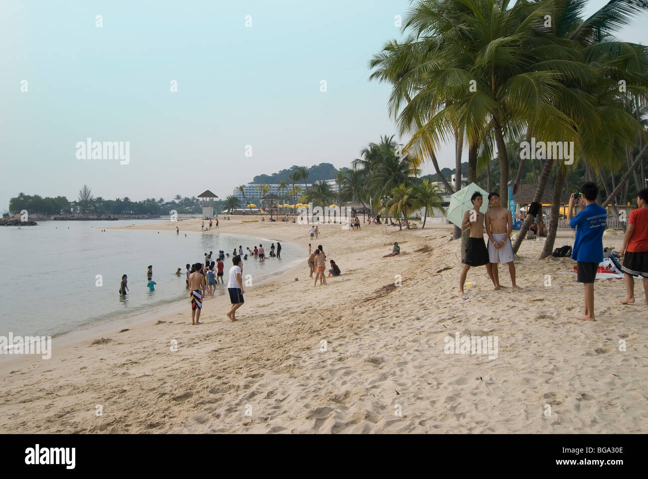 Posers being photographed on the beach hi-res stock photography and ...