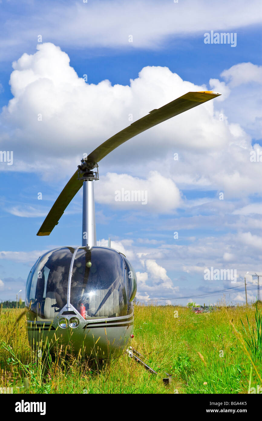 Helicopter landing on field hi-res stock photography and images - Alamy
