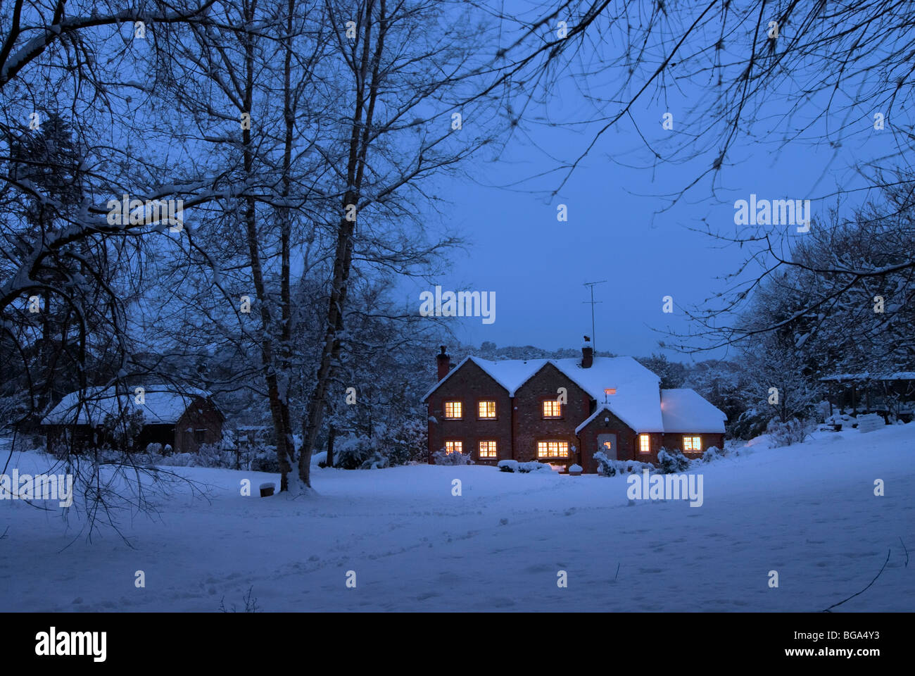 Snowy scene of cottage at night hi-res stock photography and images - Alamy