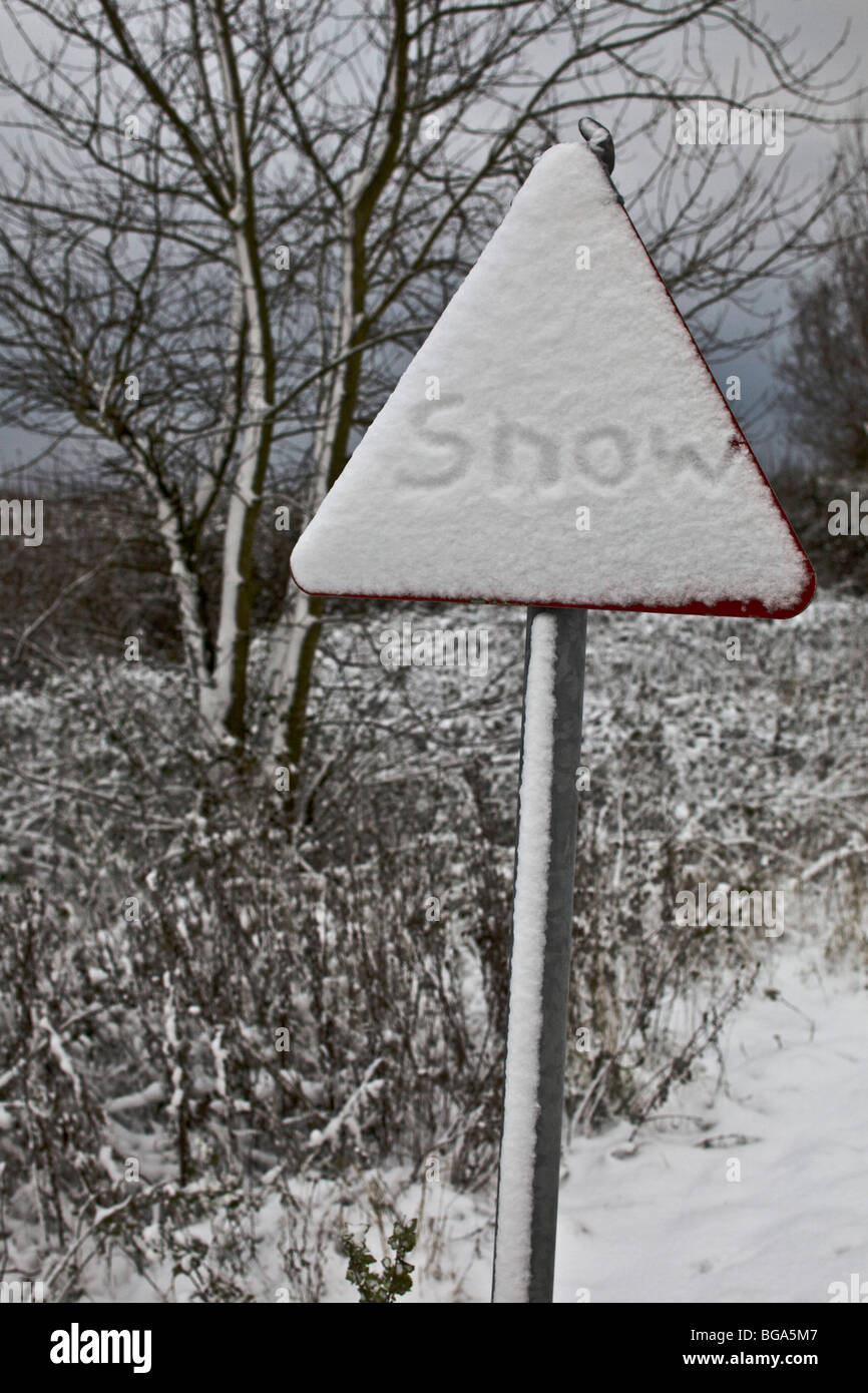 Snow warning sign Stock Photo - Alamy