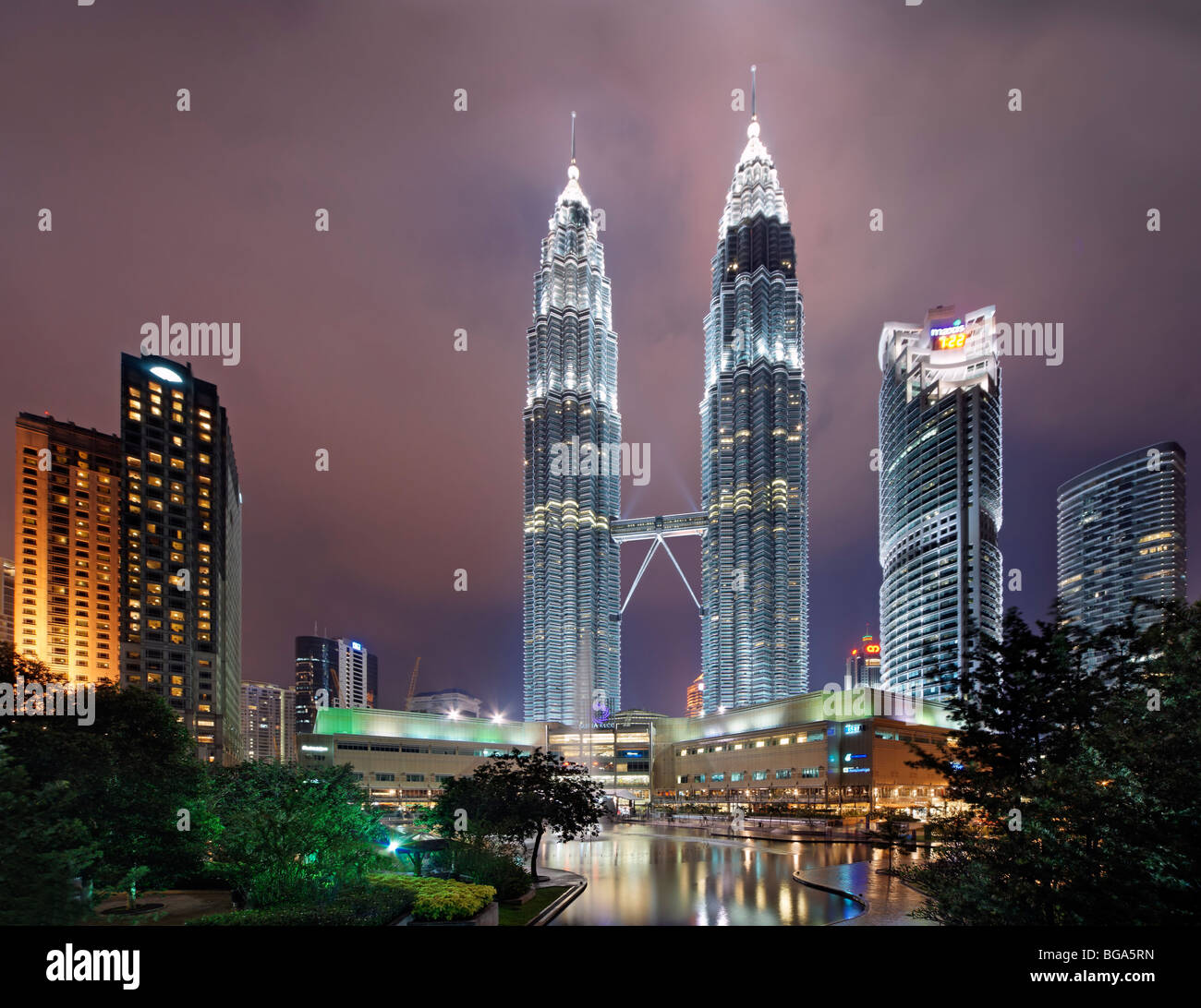 Petronas twin Towers at night Stock Photo - Alamy