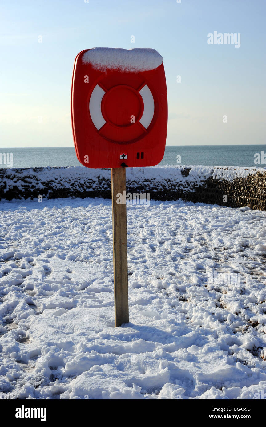 Red and white lifebelt hi-res stock photography and images - Alamy