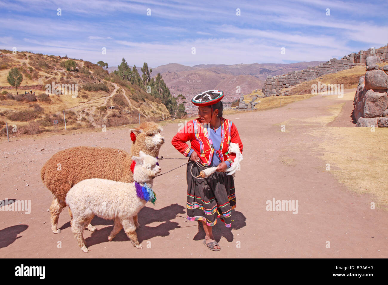 Inca clothing hi-res stock photography and images - Alamy