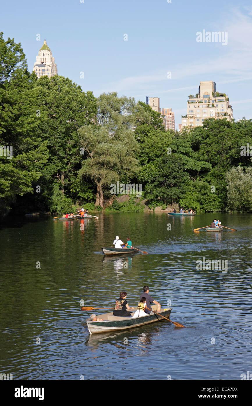 rowing boats on The Lake at Central Park, Manhattan, New York, United ...