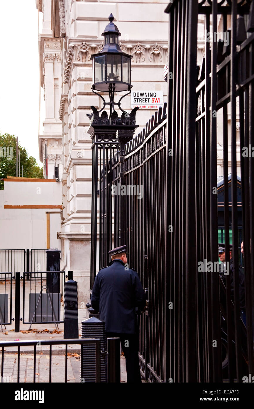 the guarded entrance to downing street london england UK Stock Photo ...