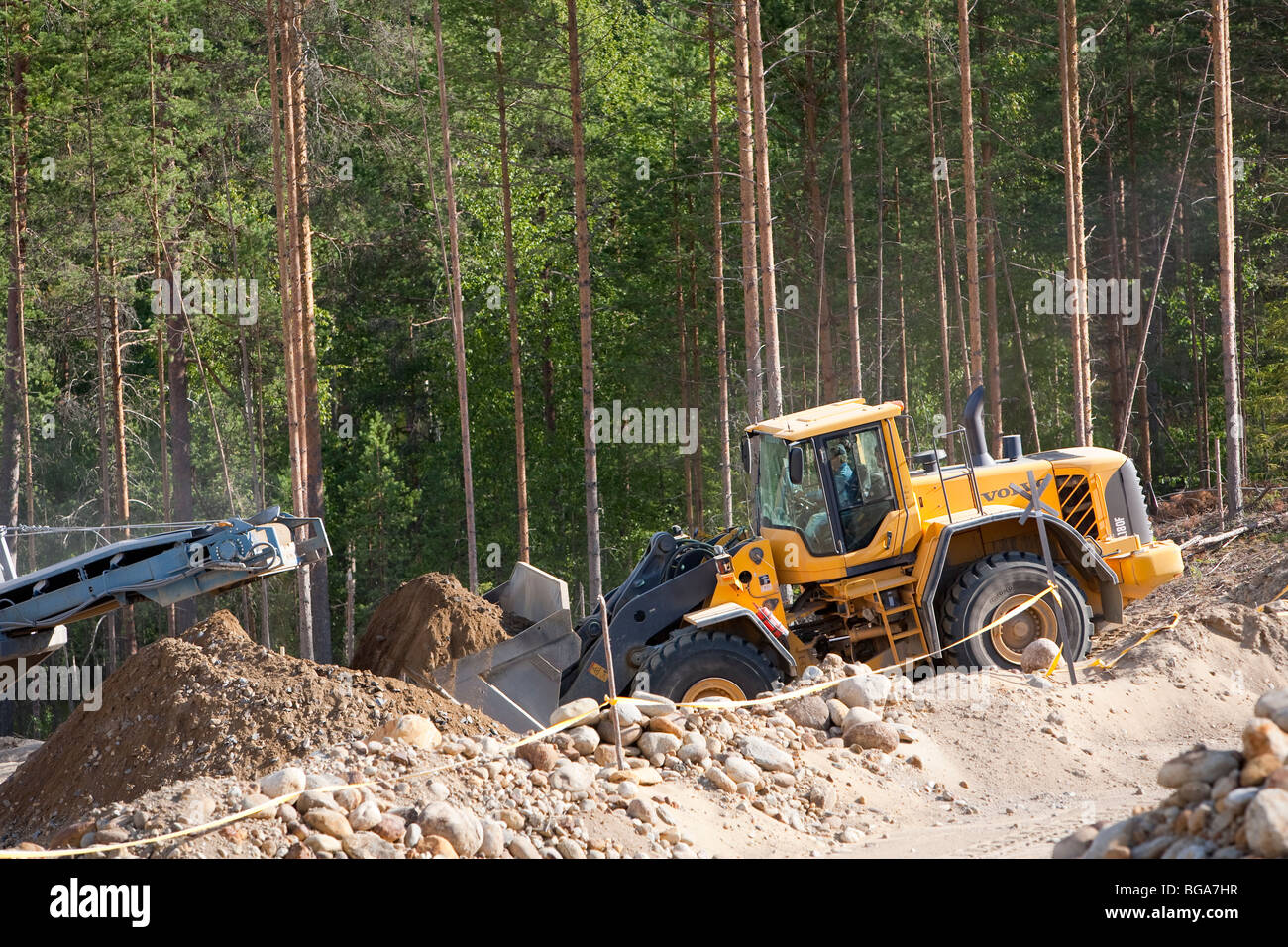 Bucket loader earth moving hi-res stock photography and images - Alamy