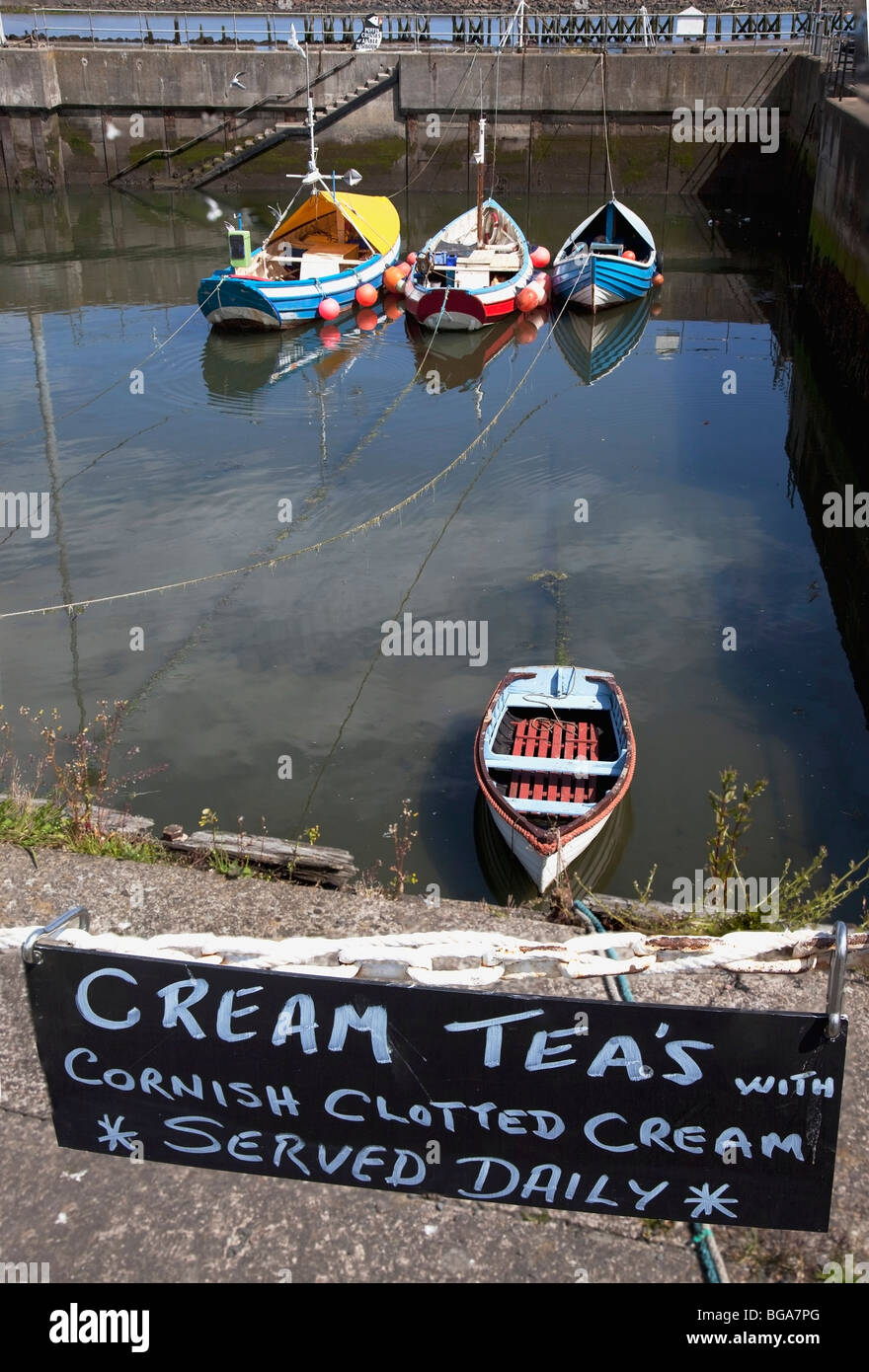 Boats, Amble Harbor, Northumberland, England Stock Photo - Alamy