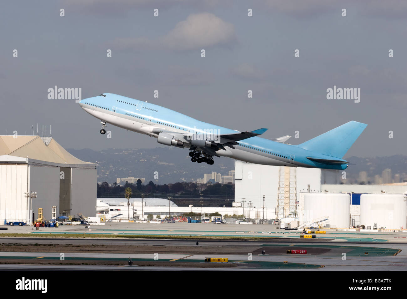 Boeing 747 plane on take off Stock Photo - Alamy